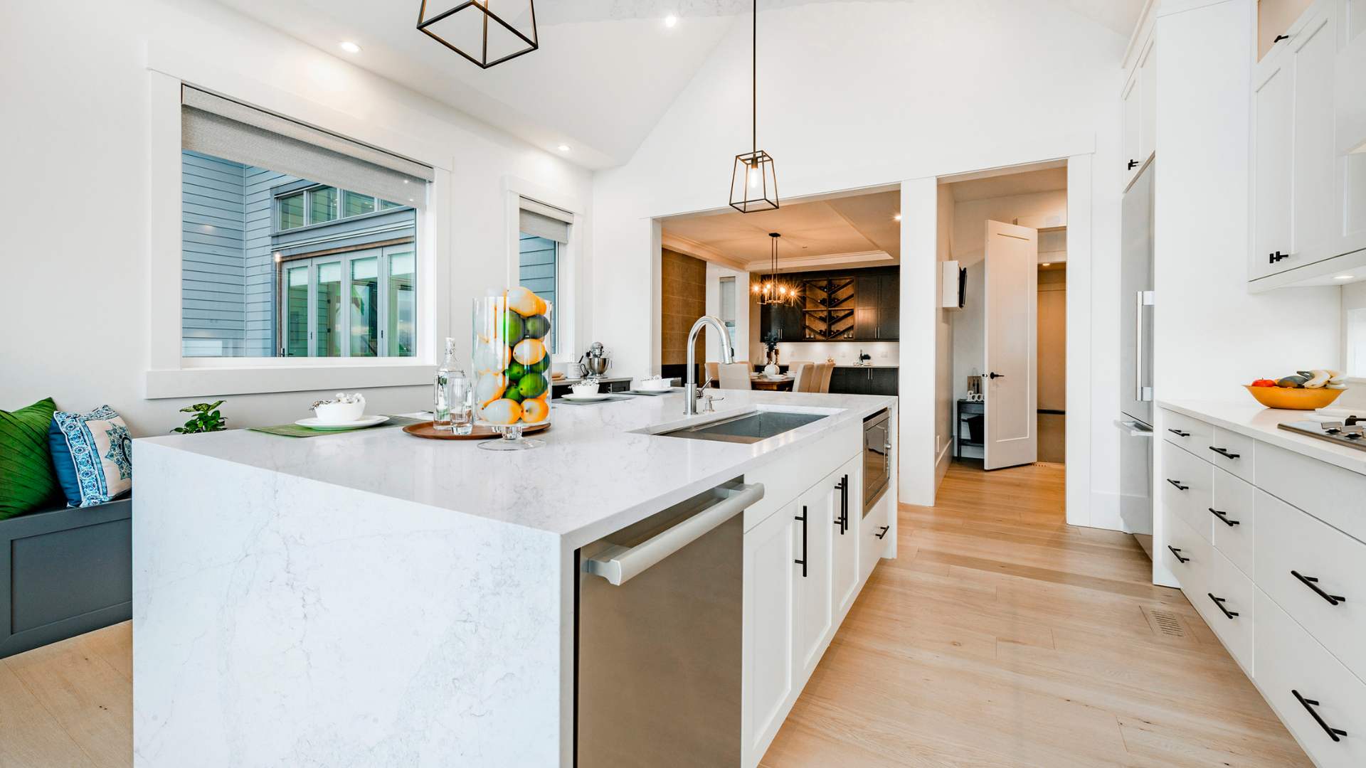 Reina - Valiant Surfaces